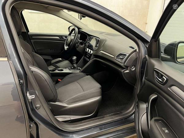 Renault Megane 2022 Marijampole vietnē Pelēks Renault Megane 2022 Marijampole, ar dzinēja tilpumu 1.00 L un nobraukumu 148 tūkst. km par 9668 €, foto 8 vietnē AUTOMOTO.COM.LV