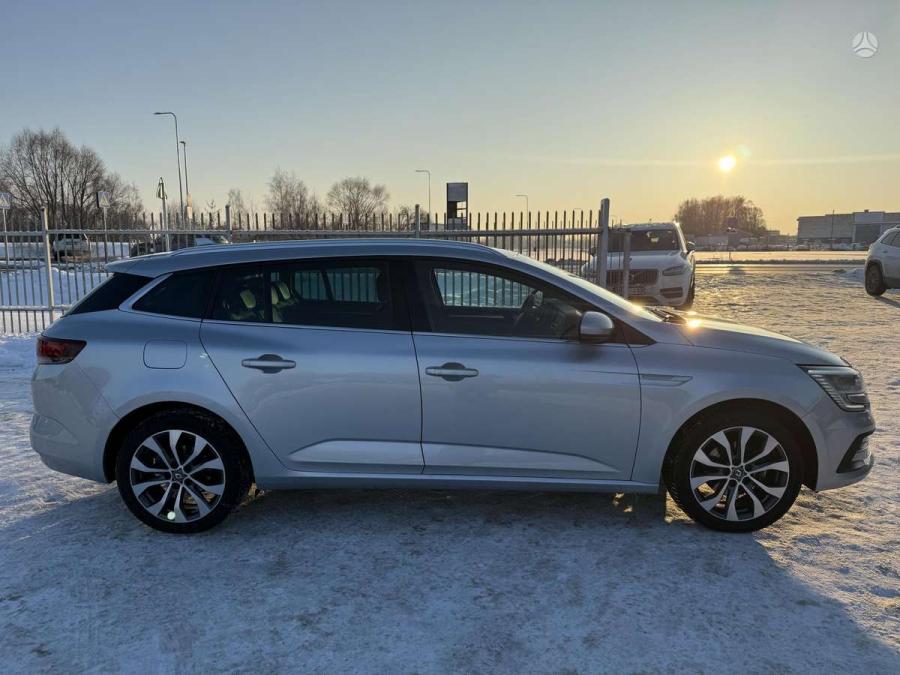Grey Renault Megane 2023 in Marijampole, with an engine capacity of 1.33 L and mileage of 125 thousand km for 13546 €, photo 4 on AUTOMOTO.COM.LV