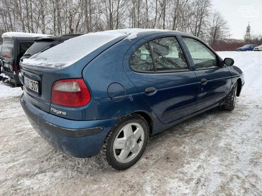 Renault Megane 1999 in Palanga, with an engine capacity of 1.60 L and mileage of 300 thousand km for 340 €, photo 2 on AUTOMOTO.COM.LV