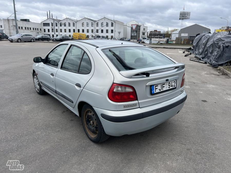 Renault Megane 2001 Kauņa, ar dzinēja tilpumu 1.60 L un nobraukumu 246 tūkst. km par 1250 €, foto 6 vietnē AUTOMOTO.COM.LV