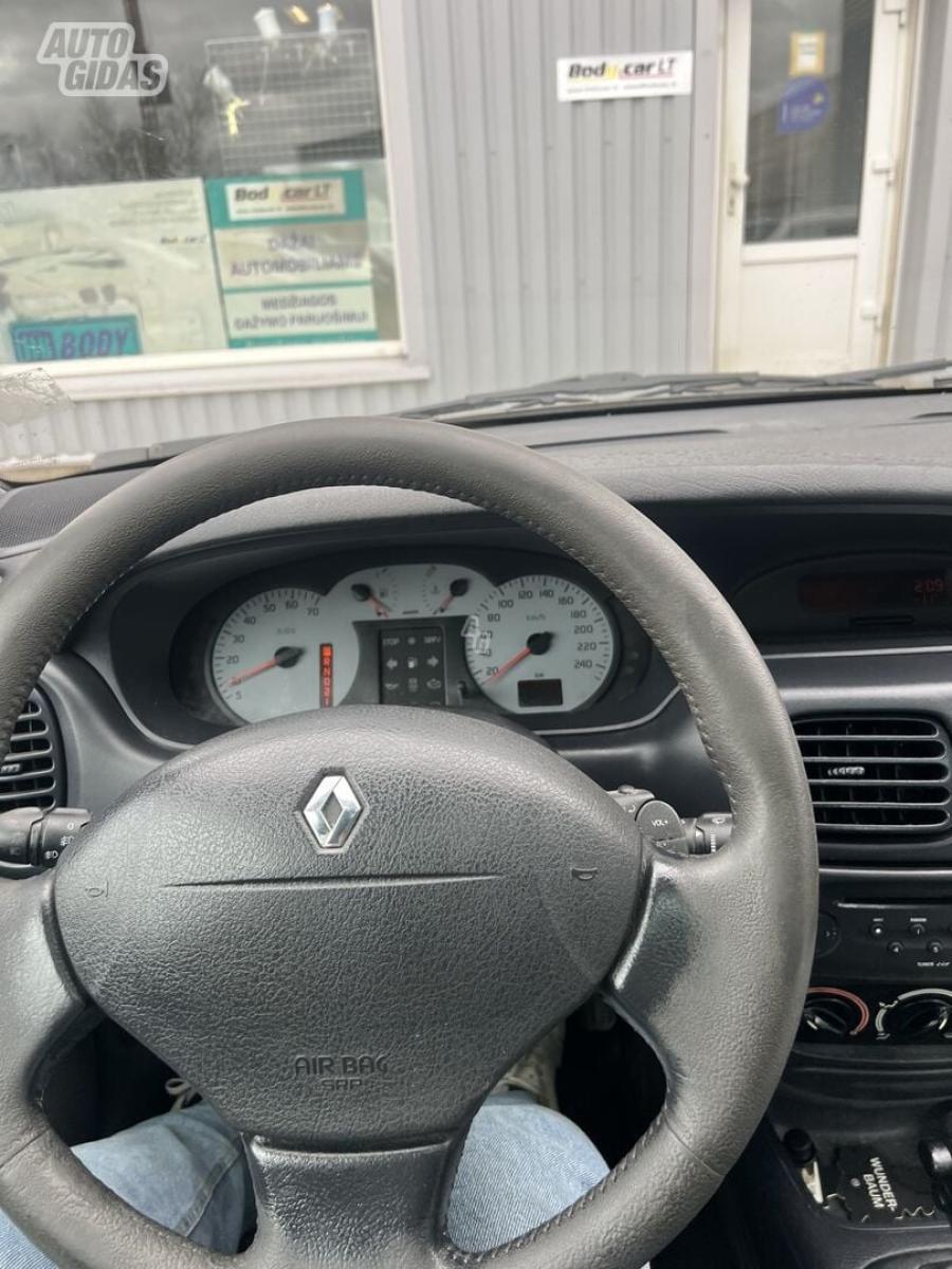 Renault Megane 2001 Kauņa, ar dzinēja tilpumu 1.60 L un nobraukumu 246 tūkst. km par 1250 €, foto 9 vietnē AUTOMOTO.COM.LV
