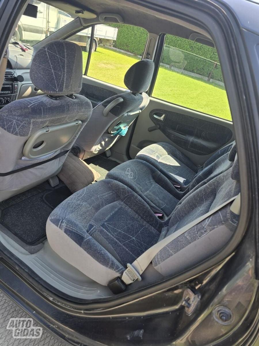 Renault Megane 2001 in Panevezys, with an engine capacity of 1.90 L and mileage of 258 thousand km for 900 €, photo 7 on AUTOMOTO.COM.LV