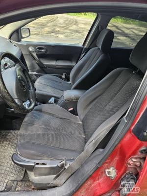 Renault Megane 2004 Prienai, ar dzinēja tilpumu 1.90 L un nobraukumu 300 tūkst. km par 700 €, foto 11 vietnē AUTOMOTO.COM.LV