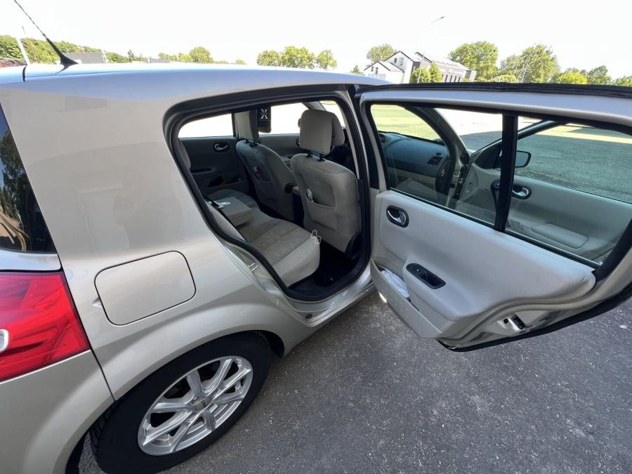 Renault Megane 2006 in Jonava, with an engine capacity of 1.50 L and mileage of 205 thousand km for 2450 €, photo 8 on AUTOMOTO.COM.LV