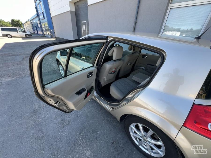 Renault Megane 2006 in Jonava, with an engine capacity of 1.50 L and mileage of 205 thousand km for 2450 €, photo 9 on AUTOMOTO.COM.LV