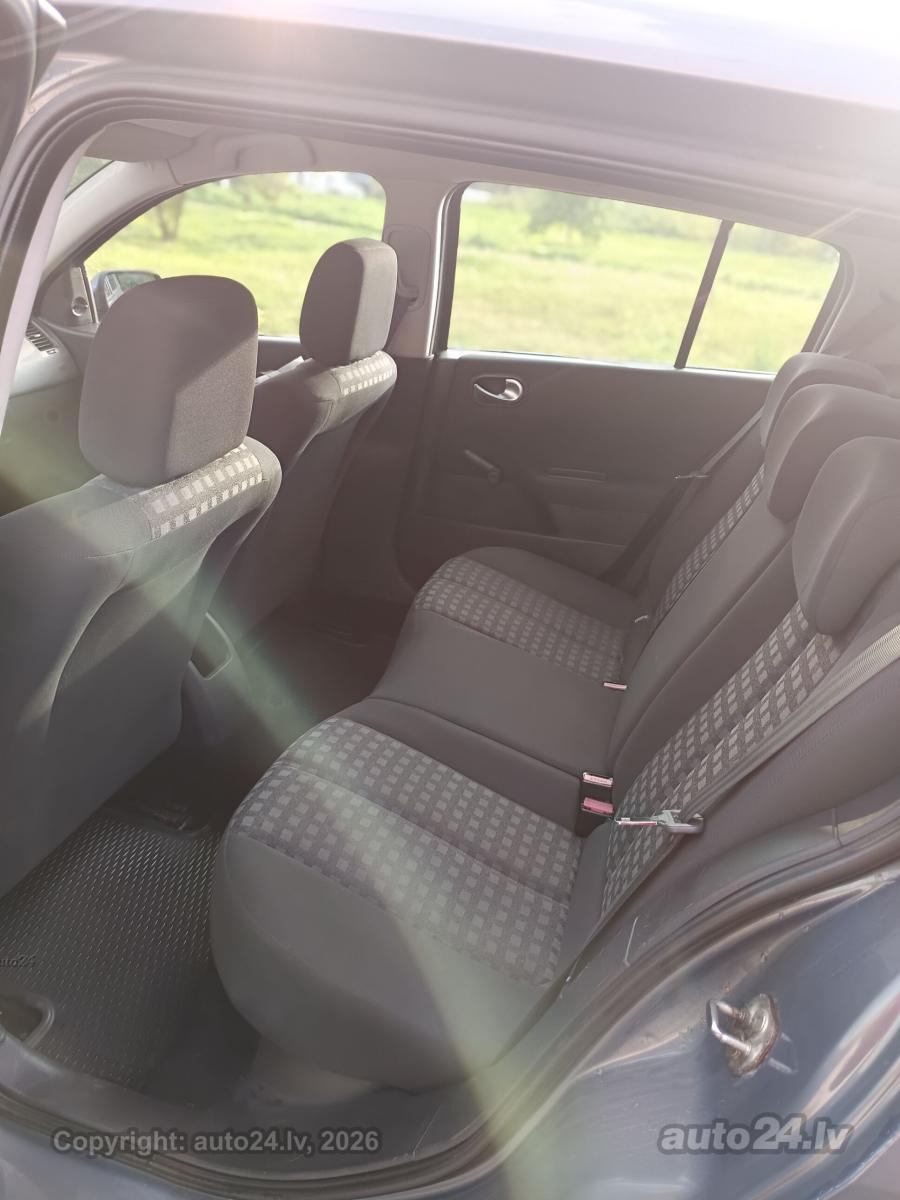 Renault Megane 2006 Tallina, ar dzinēja tilpumu 1.60 L un nobraukumu 184 tūkst. km par 1700 €, foto 7 vietnē AUTOMOTO.COM.LV