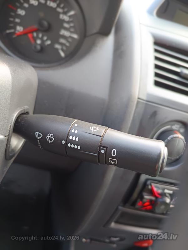 Renault Megane 2006 in Tallinn, with an engine capacity of 1.60 L and mileage of 184 thousand km for 1700 €, photo 9 on AUTOMOTO.COM.LV