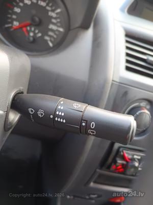 Renault Megane 2006 Tallina, ar dzinēja tilpumu 1.60 L un nobraukumu 184 tūkst. km par 1700 €, foto 9 vietnē AUTOMOTO.COM.LV