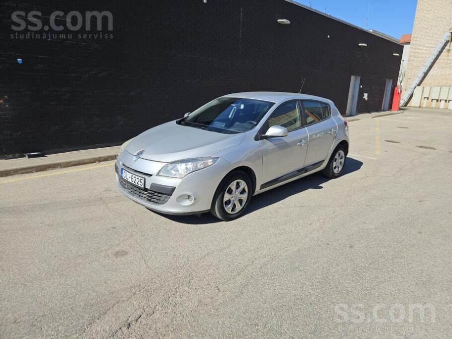 Renault Megane 2011 Cēsis, ar dzinēja tilpumu 2.00 L un nobraukumu 341 tūkst. km par 3300 €, foto 1 vietnē AUTOMOTO.COM.LV