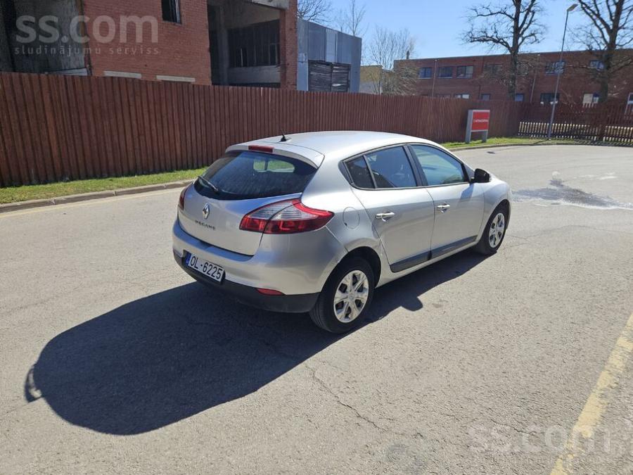 Renault Megane 2011 Cēsis, ar dzinēja tilpumu 2.00 L un nobraukumu 341 tūkst. km par 3300 €, foto 4 vietnē AUTOMOTO.COM.LV