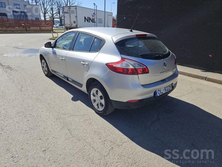 Renault Megane 2011 Cēsis, ar dzinēja tilpumu 2.00 L un nobraukumu 341 tūkst. km par 3300 €, foto 5 vietnē AUTOMOTO.COM.LV