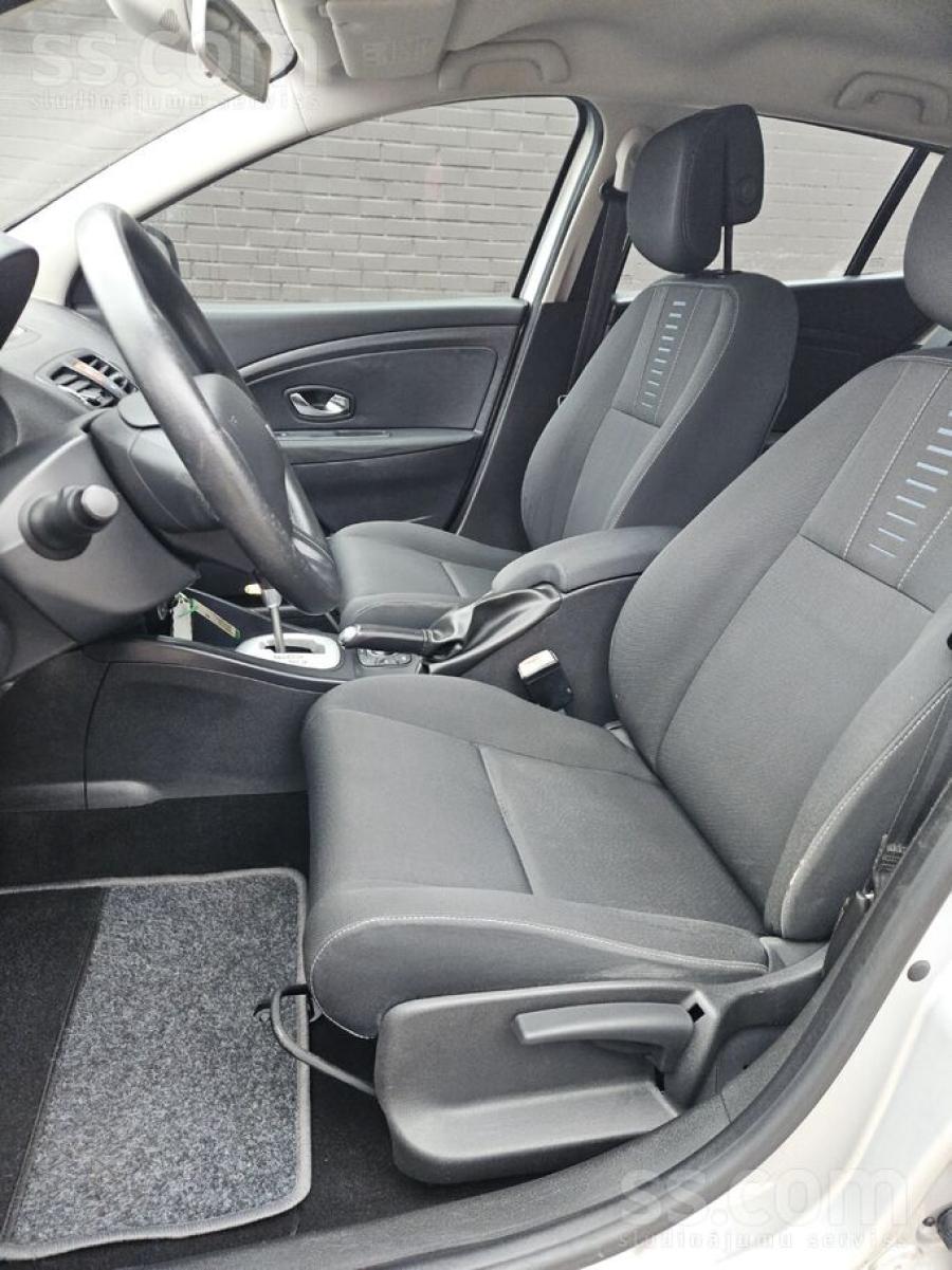 Renault Megane 2011 Cēsis, ar dzinēja tilpumu 2.00 L un nobraukumu 341 tūkst. km par 3300 €, foto 6 vietnē AUTOMOTO.COM.LV