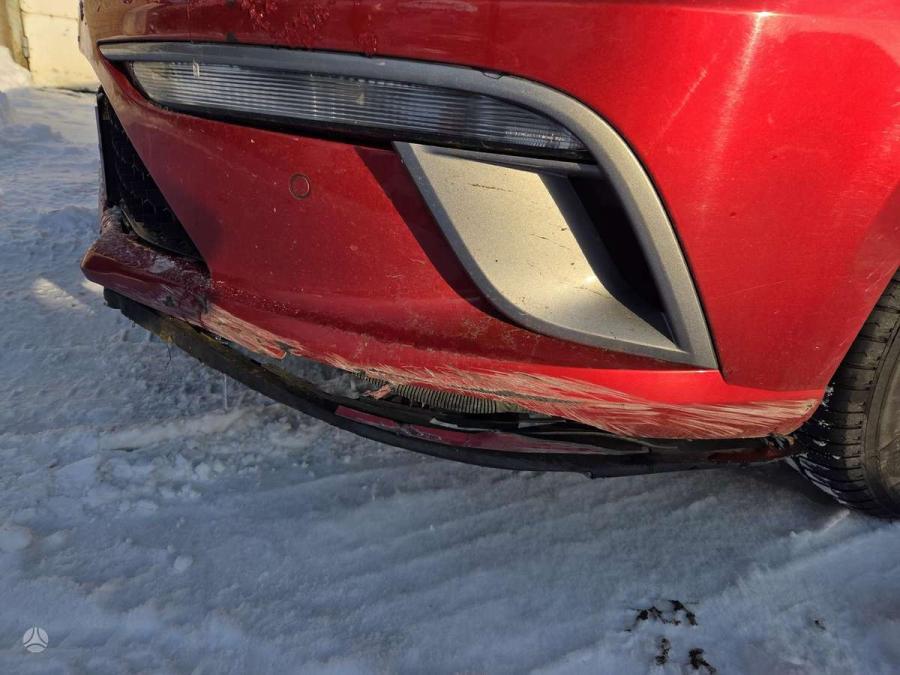 Orange Renault Megane 2018 in Taurage, with an engine capacity of 1.20 L and mileage of 155 thousand km for 6200 €, photo 6 on AUTOMOTO.COM.LV