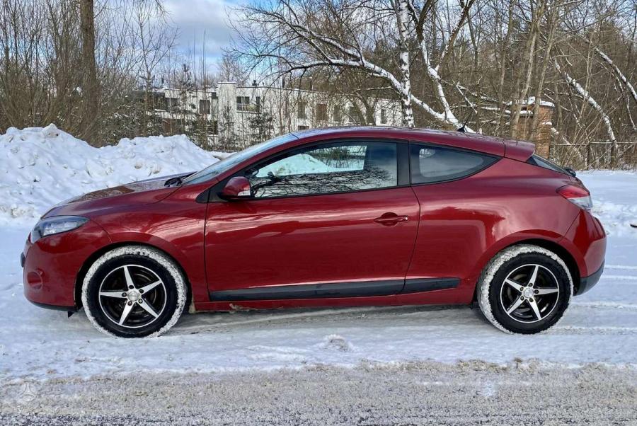 Red Renault Megane 2009 in Vilnius, with an engine capacity of 1.60 L and mileage of 131 thousand km for 2490 €, photo 3 on AUTOMOTO.COM.LV