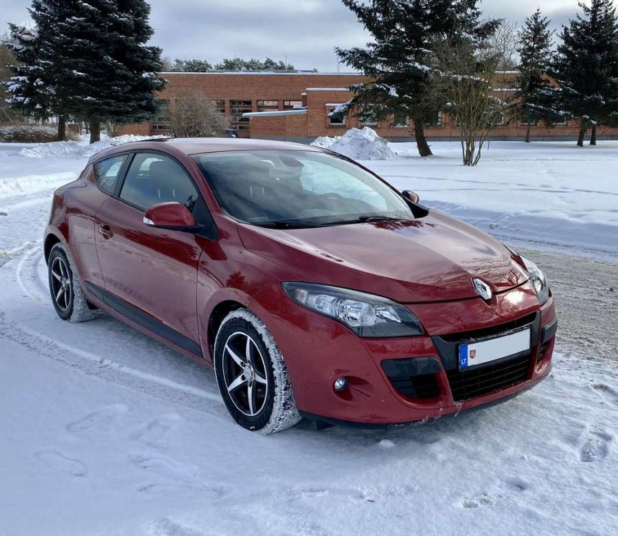 Red Renault Megane 2009 in Vilnius, with an engine capacity of 1.60 L and mileage of 131 thousand km for 2490 €, photo 5 on AUTOMOTO.COM.LV