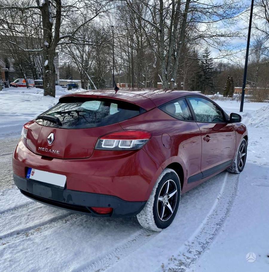 Red Renault Megane 2009 in Vilnius, with an engine capacity of 1.60 L and mileage of 131 thousand km for 2490 €, photo 6 on AUTOMOTO.COM.LV