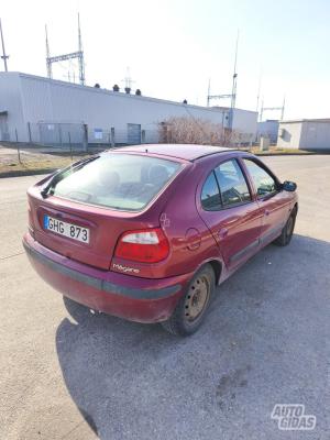Red Renault Megane 2001 in Kaunas, with an engine capacity of 1.90 L and mileage of 215 thousand km for 499 €, photo 4 on AUTOMOTO.COM.LV