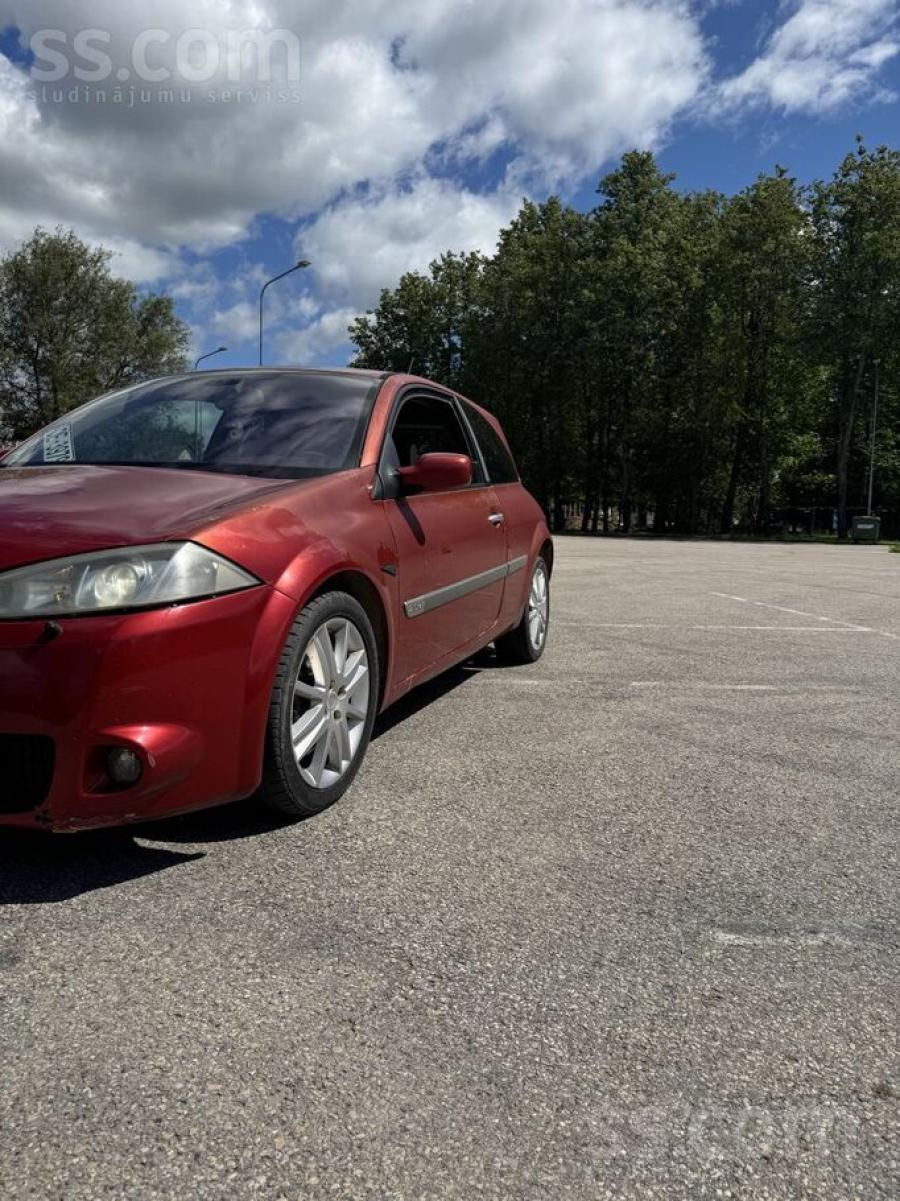 Red Renault Megane 2003 in Riga, with an engine capacity of 2.00 L and mileage of 232 thousand km for 1300 €, photo 1 on AUTOMOTO.COM.LV