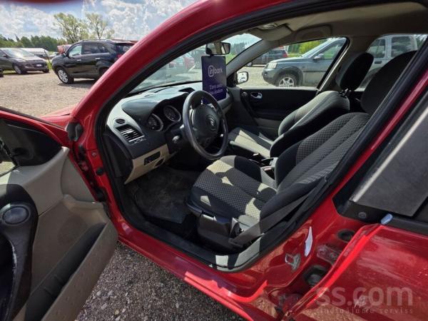 Sarkans Renault Megane 2003 Cēsis, ar dzinēja tilpumu 1.40 L un nobraukumu 134 tūkst. km par 1200 €, foto 9 vietnē AUTOMOTO.COM.LV