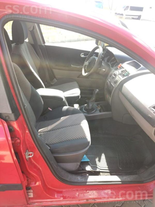 Sarkans Renault Megane 2003 Rīga, ar dzinēja tilpumu 1.60 L un nobraukumu 419 tūkst. km par 350 €, foto 2 vietnē AUTOMOTO.COM.LV