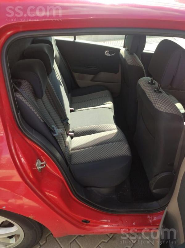 Sarkans Renault Megane 2003 Rīga, ar dzinēja tilpumu 1.60 L un nobraukumu 419 tūkst. km par 350 €, foto 3 vietnē AUTOMOTO.COM.LV