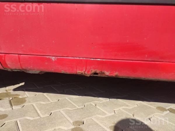 Sarkans Renault Megane 2003 Rīga, ar dzinēja tilpumu 1.60 L un nobraukumu 419 tūkst. km par 350 €, foto 4 vietnē AUTOMOTO.COM.LV