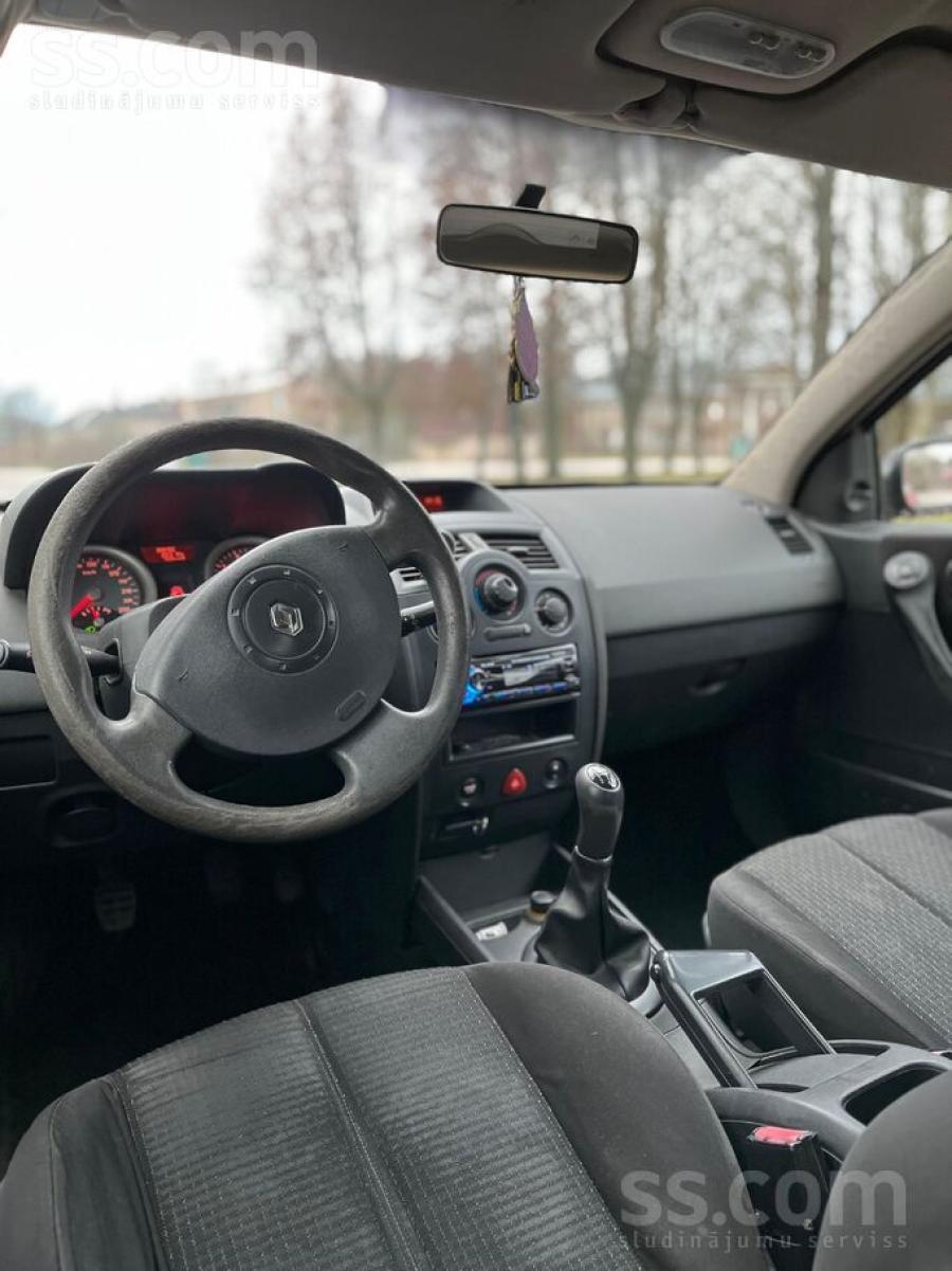 Sarkans Renault Megane 2005 Rīga, ar dzinēja tilpumu 1.40 L un nobraukumu 283 tūkst. km par 850 €, foto 8 vietnē AUTOMOTO.COM.LV