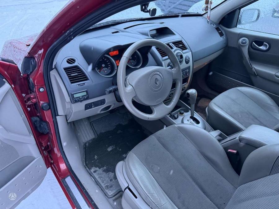 Sarkans Renault Megane 2005 Klaipėda, ar dzinēja tilpumu 1.60 L un nobraukumu 138 tūkst. km par 2400 €, foto 4 vietnē AUTOMOTO.COM.LV