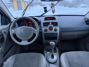 Sarkans Renault Megane 2005 Klaipėda, ar dzinēja tilpumu 1.60 L un nobraukumu 138 tūkst. km par 2400 €, foto 14 vietnē AUTOMOTO.COM.LV