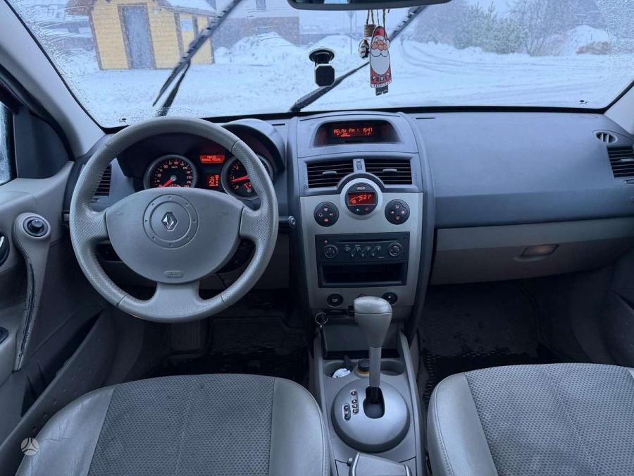 Sarkans Renault Megane 2005 Klaipėda, ar dzinēja tilpumu 1.60 L un nobraukumu 138 tūkst. km par 2400 €, foto 14 vietnē AUTOMOTO.COM.LV