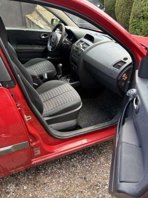 Red Renault Megane 2006 in Skaudvile, with an engine capacity of 1.39 L and mileage of 267 thousand km for 1000 €, photo 7 on AUTOMOTO.COM.LV