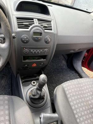 Red Renault Megane 2006 in Skaudvile, with an engine capacity of 1.39 L and mileage of 267 thousand km for 1000 €, photo 10 on AUTOMOTO.COM.LV