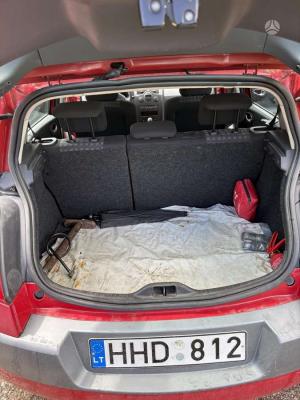 Red Renault Megane 2006 in Skaudvile, with an engine capacity of 1.39 L and mileage of 267 thousand km for 1000 €, photo 11 on AUTOMOTO.COM.LV