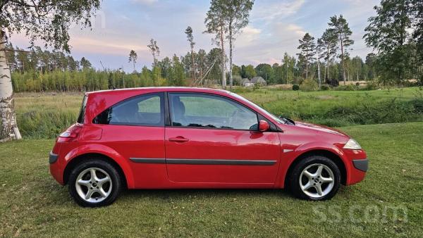 Sarkans Renault Megane 2007 Talsi, ar dzinēja tilpumu 1.60 L un nobraukumu 227 tūkst. km par 1000 €, foto 1 vietnē AUTOMOTO.COM.LV