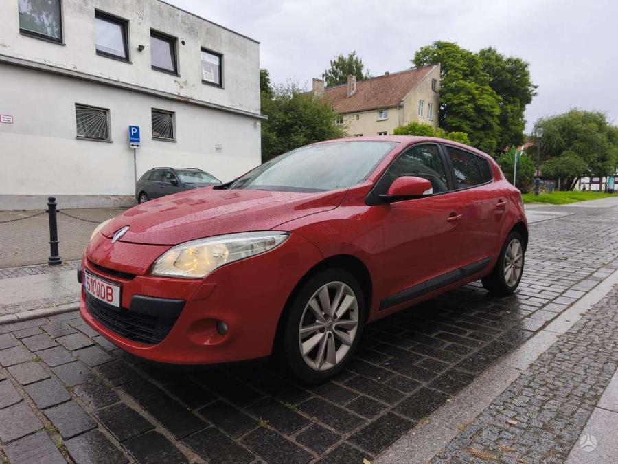 Red Renault Megane 2010 in Klaipeda, with an engine capacity of 1.60 L and mileage of 230 thousand km for 2400 €, photo 3 on AUTOMOTO.COM.LV