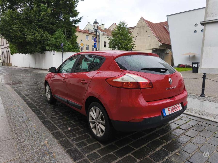 Red Renault Megane 2010 in Klaipeda, with an engine capacity of 1.60 L and mileage of 230 thousand km for 2400 €, photo 4 on AUTOMOTO.COM.LV