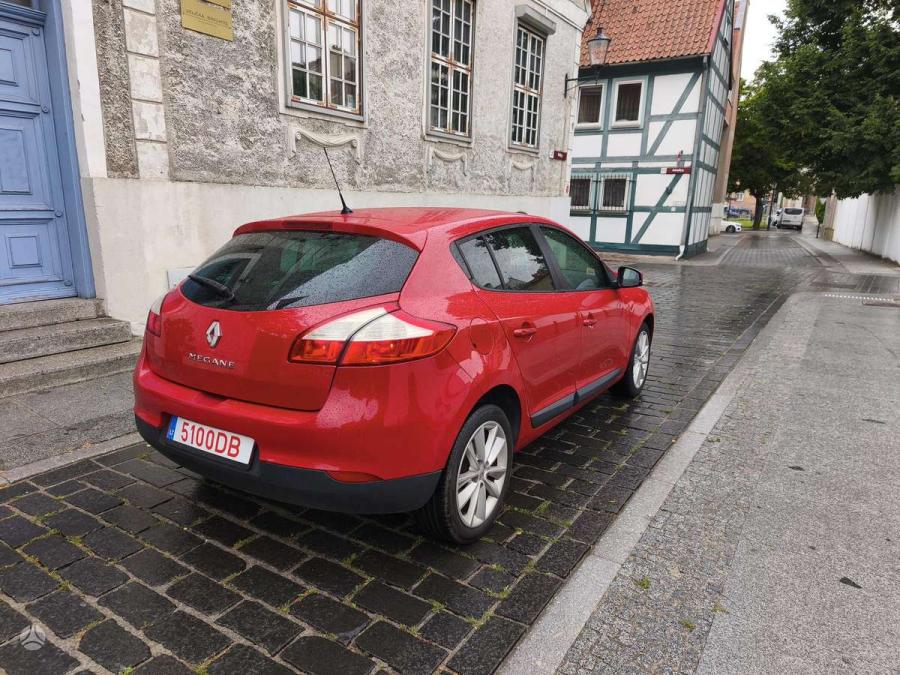 Red Renault Megane 2010 in Klaipeda, with an engine capacity of 1.60 L and mileage of 230 thousand km for 2400 €, photo 5 on AUTOMOTO.COM.LV