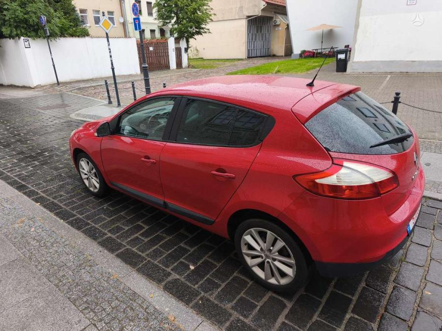 Red Renault Megane 2010 in Klaipeda, with an engine capacity of 1.60 L and mileage of 230 thousand km for 2400 €, photo 8 on AUTOMOTO.COM.LV