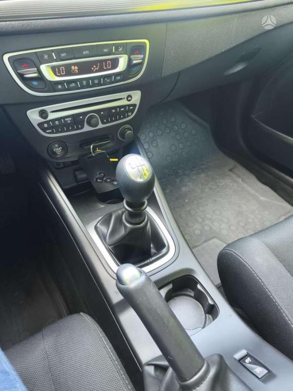 Sarkans Renault Megane 2010 Klaipėda, ar dzinēja tilpumu 1.60 L un nobraukumu 230 tūkst. km par 2400 €, foto 9 vietnē AUTOMOTO.COM.LV