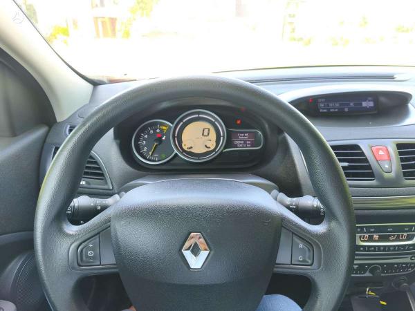 Sarkans Renault Megane 2010 Klaipėda, ar dzinēja tilpumu 1.60 L un nobraukumu 230 tūkst. km par 2400 €, foto 10 vietnē AUTOMOTO.COM.LV