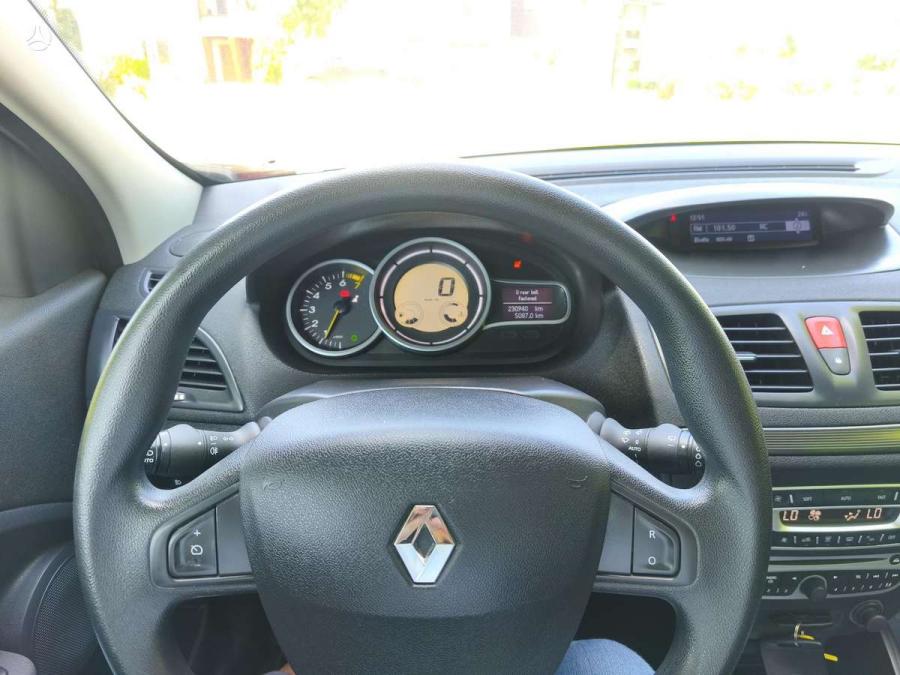 Red Renault Megane 2010 in Klaipeda, with an engine capacity of 1.60 L and mileage of 230 thousand km for 2400 €, photo 11 on AUTOMOTO.COM.LV