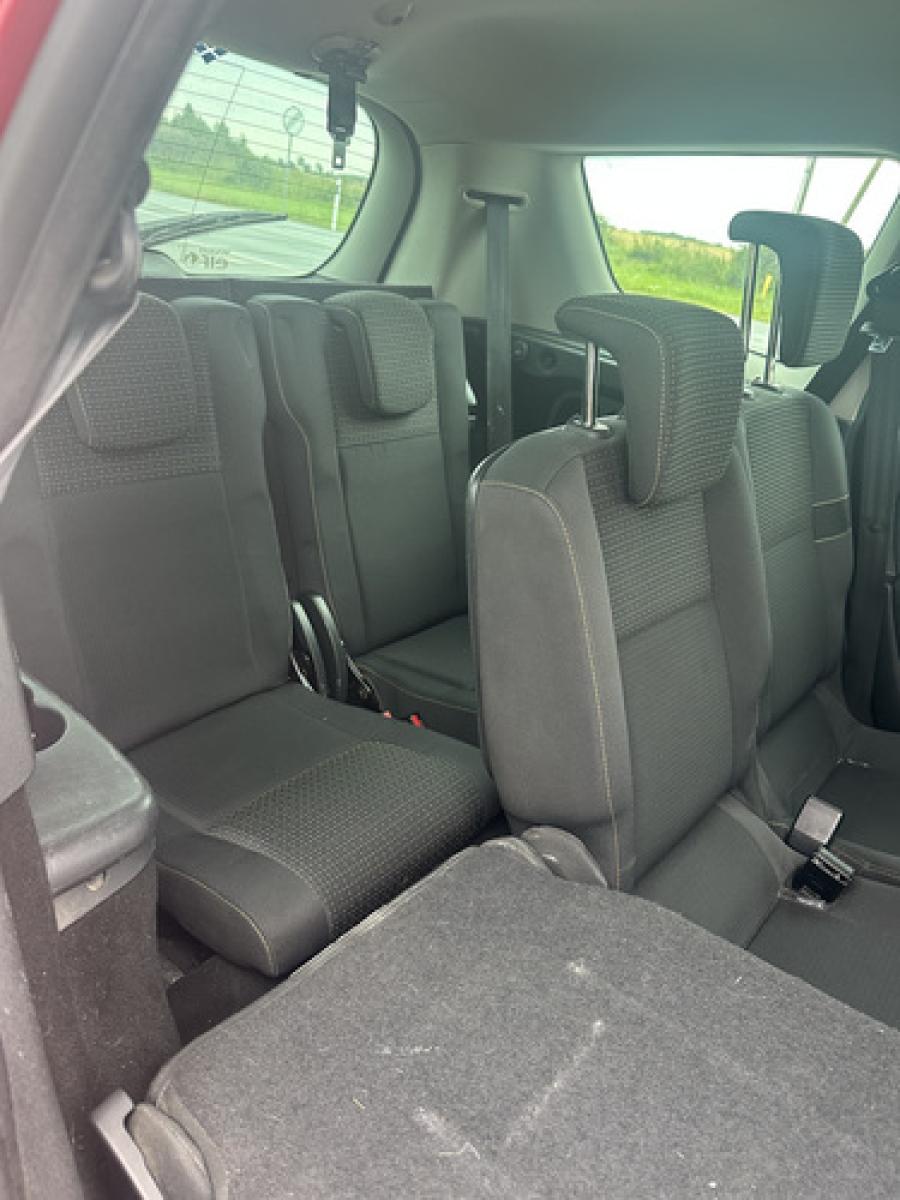 Sarkans Renault Megane 2010 Tallina, ar dzinēja tilpumu 1.90 L un nobraukumu 395 tūkst. km par 2200 €, foto 10 vietnē AUTOMOTO.COM.LV
