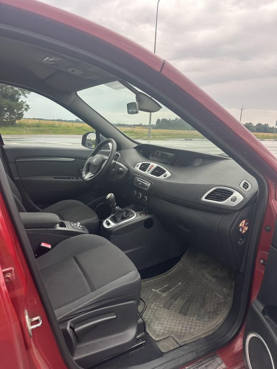 Sarkans Renault Megane 2010 Tallina, ar dzinēja tilpumu 1.90 L un nobraukumu 395 tūkst. km par 2200 €, foto 18 vietnē AUTOMOTO.COM.LV