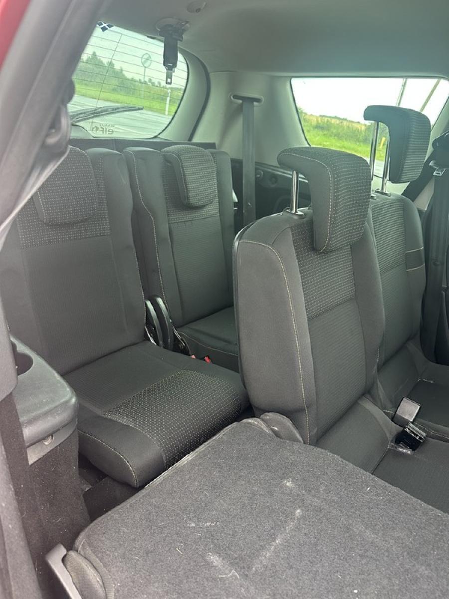 Sarkans Renault Megane 2010 Tallina, ar dzinēja tilpumu 1.90 L un nobraukumu 395 tūkst. km par 2200 €, foto 19 vietnē AUTOMOTO.COM.LV