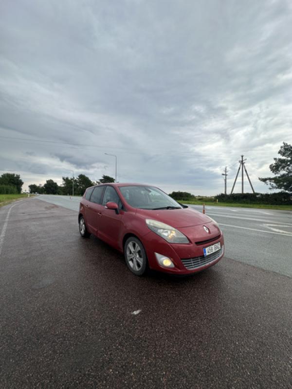 Renault Megane 2010 in Tallinn on AUTOMOTO.COM.LV Red Renault Megane 2010 in Tallinn, with an engine capacity of 1.90 L and mileage of 395 thousand km for 2100 €, photo 4 on AUTOMOTO.COM.LV