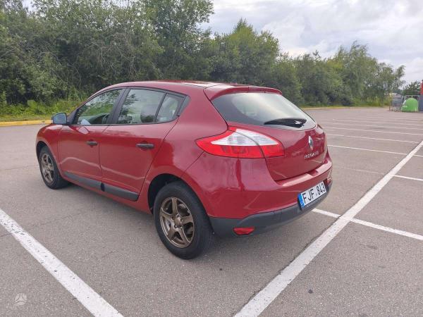 Sarkans Renault Megane 2011 Klaipėda, ar dzinēja tilpumu 1.60 L un nobraukumu 88 tūkst. km par 4050 €, foto 4 vietnē AUTOMOTO.COM.LV
