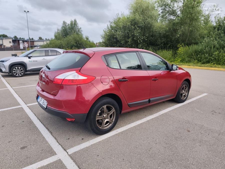 Sarkans Renault Megane 2011 Klaipėda, ar dzinēja tilpumu 1.60 L un nobraukumu 88 tūkst. km par 4000 €, foto 5 vietnē AUTOMOTO.COM.LV