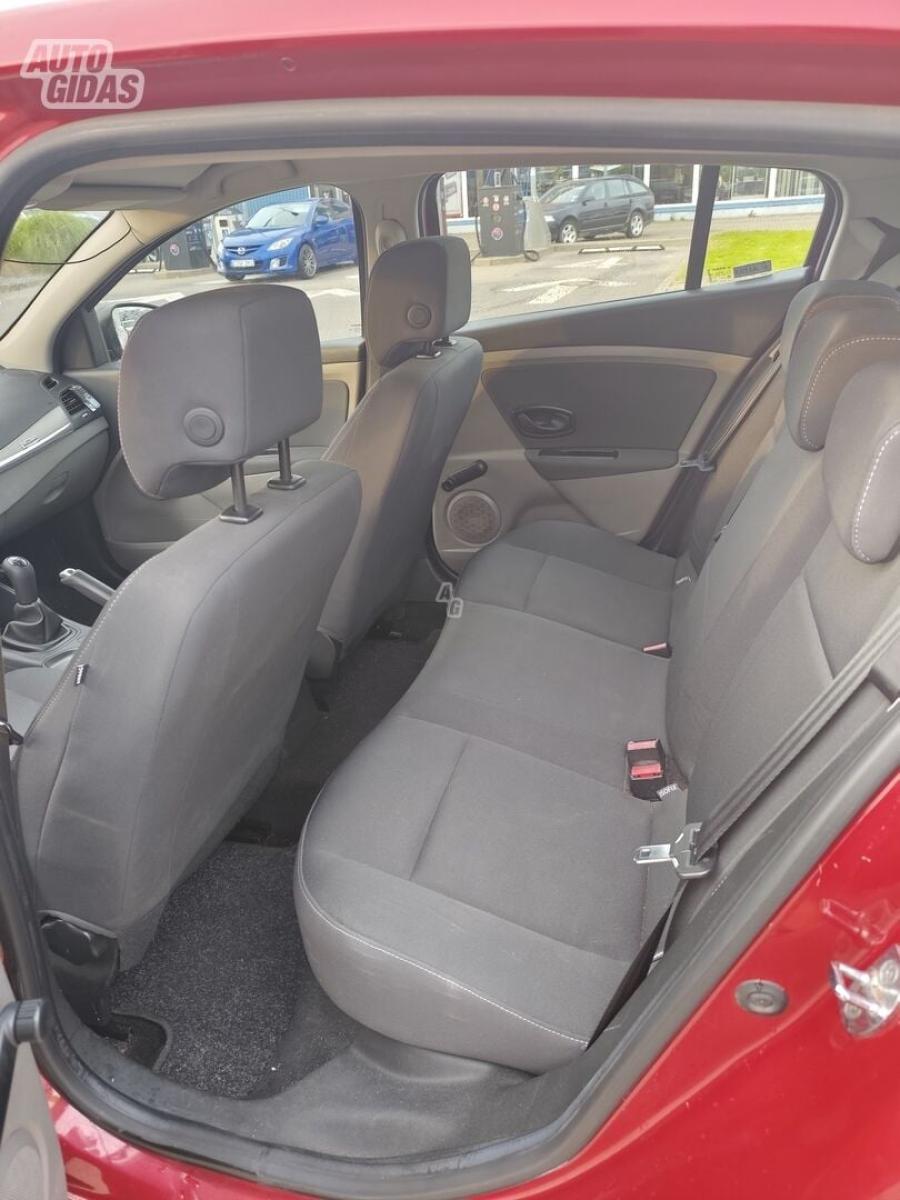 Sarkans Renault Megane 2011 Klaipėda, ar dzinēja tilpumu 1.60 L un nobraukumu 88 tūkst. km par 4000 €, foto 14 vietnē AUTOMOTO.COM.LV