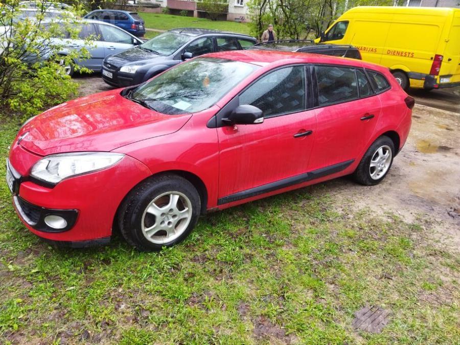 Sarkans Renault Megane 2013 Rīga, ar dzinēja tilpumu 1.50 L un nobraukumu 300 tūkst. km par 1800 €, foto 3 vietnē AUTOMOTO.COM.LV