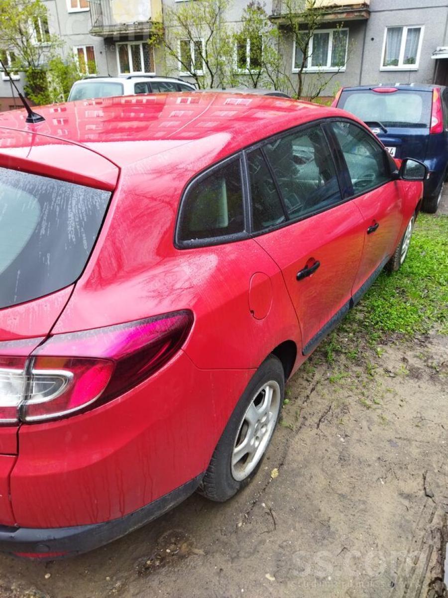 Sarkans Renault Megane 2013 Rīga, ar dzinēja tilpumu 1.50 L un nobraukumu 300 tūkst. km par 1800 €, foto 4 vietnē AUTOMOTO.COM.LV